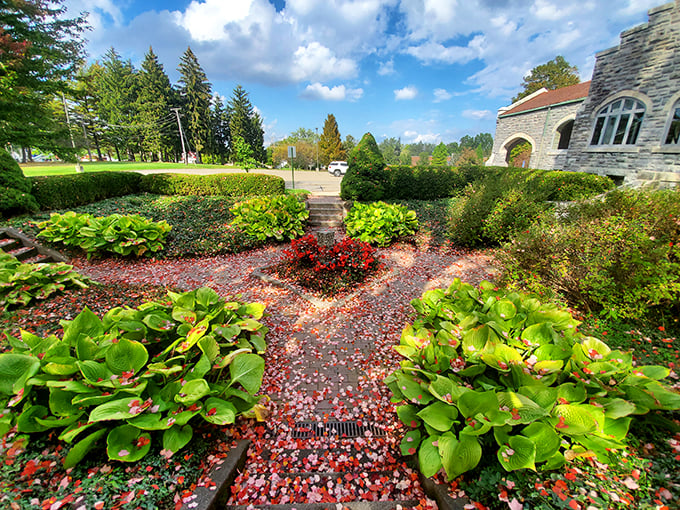 "Garden of eating... I mean, Eden! These grounds are so lush, they make Central Park look like a window box."