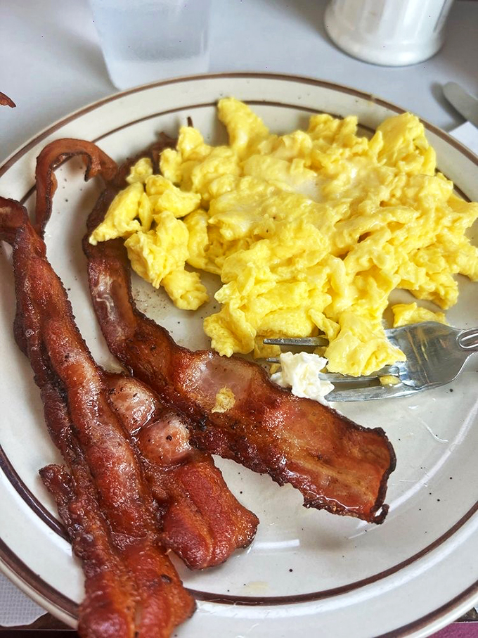 Bacon so perfectly crisp, it could star in its own ASMR video. Cue the sizzle soundtrack!