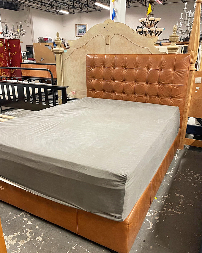 Sweet dreams are made of this! This tufted headboard is ready to star in your bedroom's glow-up, proving secondhand doesn't mean second-rate.