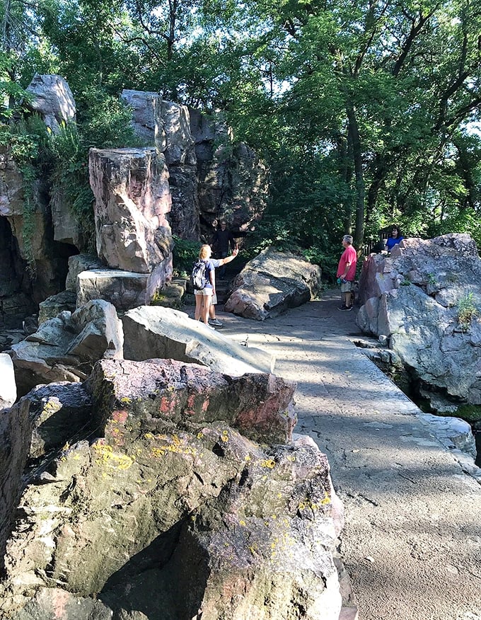 "And over here, we have&hellip;" Tour guides bringing history to life, one gesticulation at a time. It's like a live-action documentary!