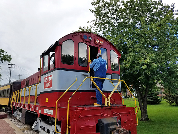 All aboard the observation car! This retro interior is so swanky, you'll half expect Don Draper to stroll in and order an Old Fashioned.