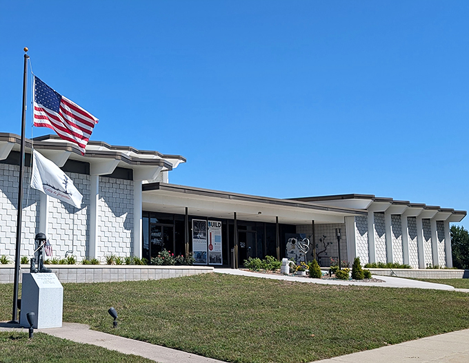 Alpena's ancient treasures! The Besser Museum proves that Michigan's history goes way, way back &ndash; like, dinosaur back.