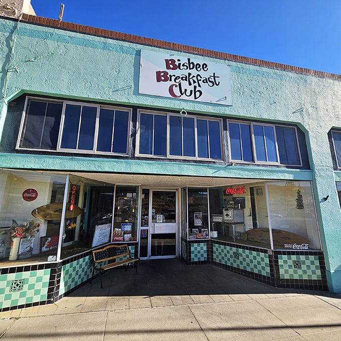 Mint condition! This retro-chic eatery serves up nostalgia with a side of sweetness.