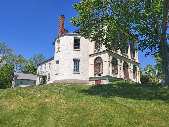 Road trip castle count: +1! This Victorian gem proves you don't need to cross the pond for royal vibes.