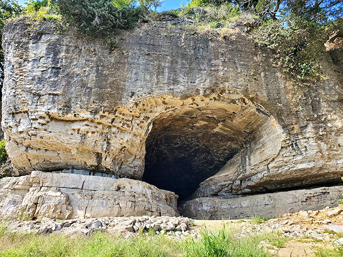 Cave-in-Rock: Nature's drive-through with a side of pirate history. The views are treasure enough &ndash; no need to bring your own chest of gold.