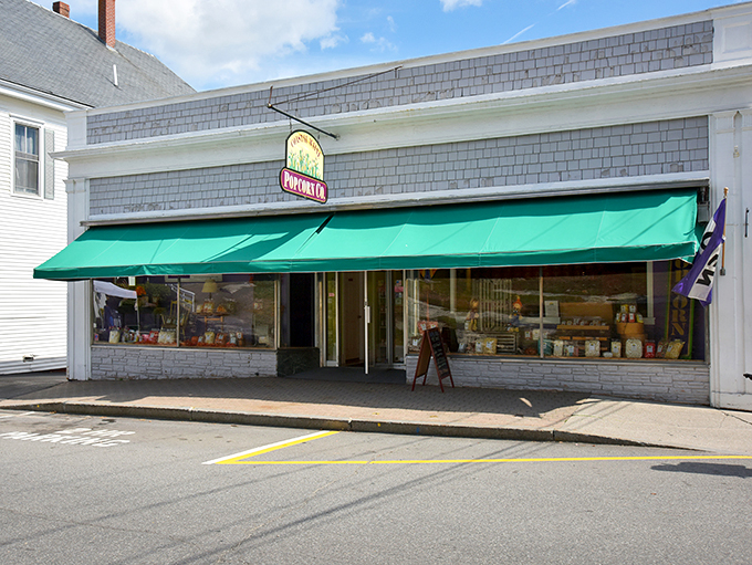 Road trip munchies get a Maine makeover! Pull over for a bag of locally inspired popcorn that'll make your taste buds do a happy dance.