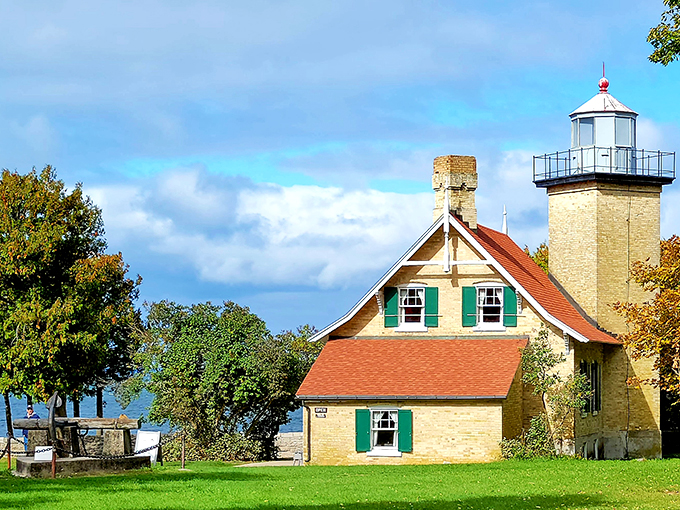 Road trip oasis alert! This homey lighthouse offers a slice of maritime charm in Peninsula State Park.