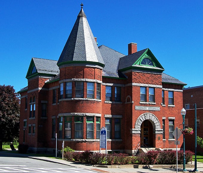Chapter break with a view! This hilltop haven offers literary treasures and breathtaking lake vistas.