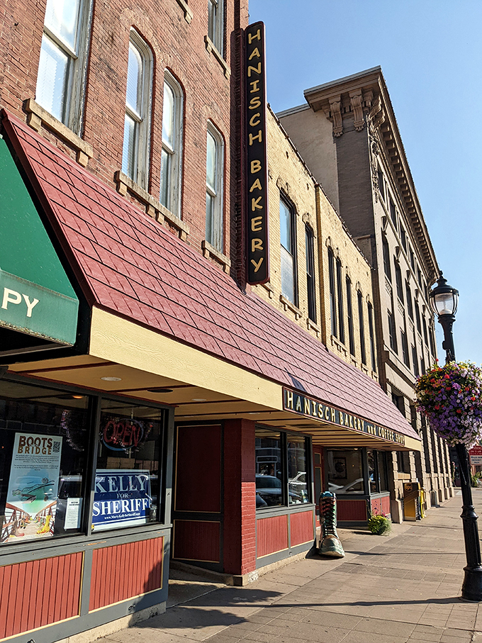 Hanisch Bakery: Where "bakery" and "coffee shop" are more than just words on a sign. They're a promise of deliciousness!