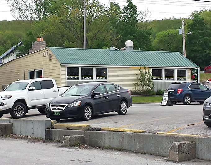Maple City Diner: Don't judge a book by its cover &ndash; or a diner by its exterior. Inside lies a world of breakfast magic.