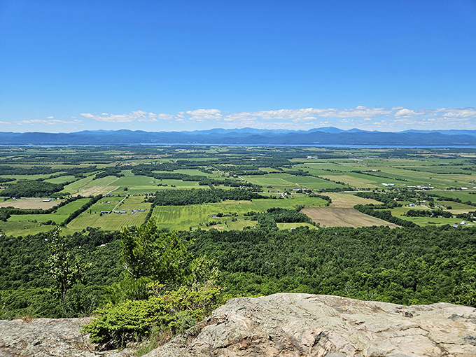 No ophidiophobia necessary! This snake-shaped mountain offers more charm than slither.