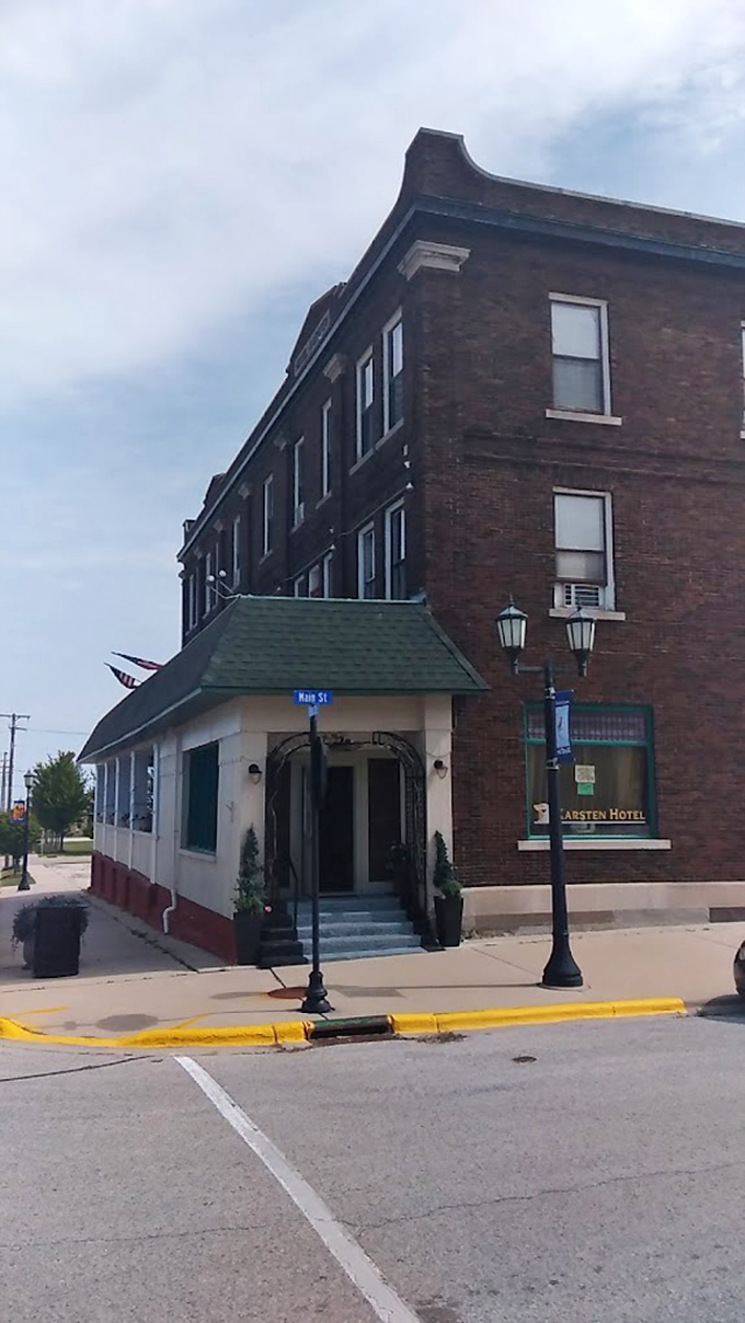 Karsten Hotel: Where every stay is an adventure! This brick beauty might have some long-term residents you can't see.