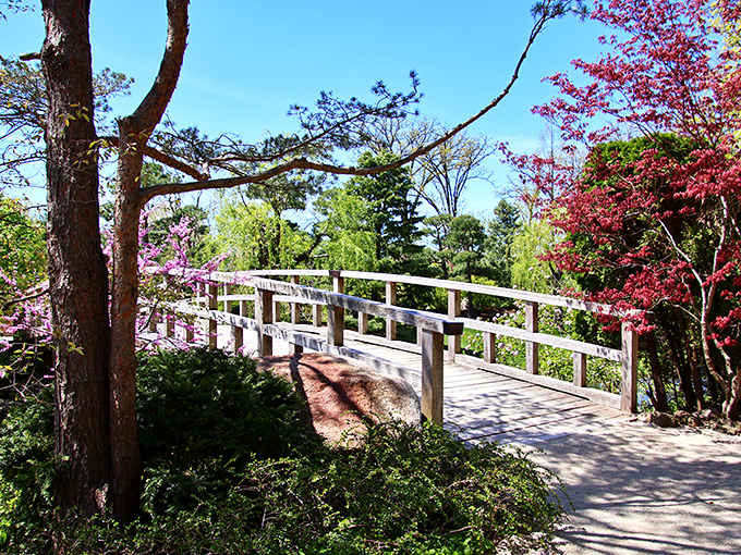 Koi ponds, tea houses, and enough tranquility to make you forget you're in Illinois. Sayonara, stress!