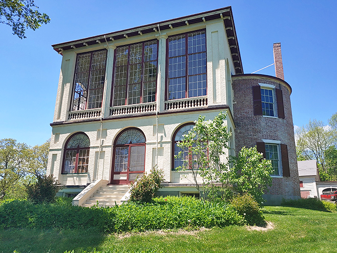 Forget highway motels, this mansion is the ultimate road trip accommodation fantasy.