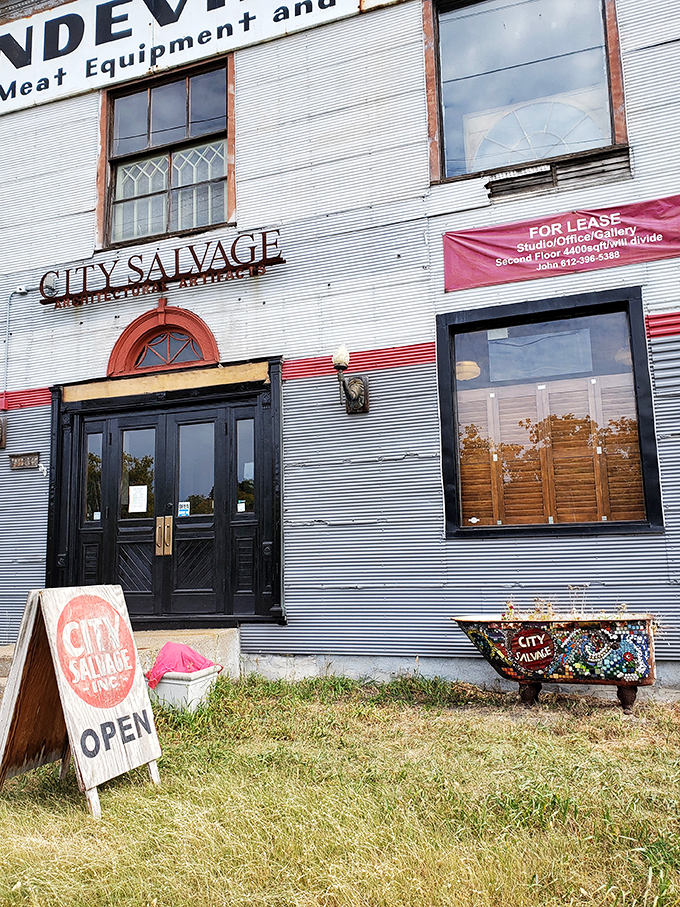 Dive into a sea of vintage finds and quirky antiques. Indiana Jones would feel right at home in this urban adventure!