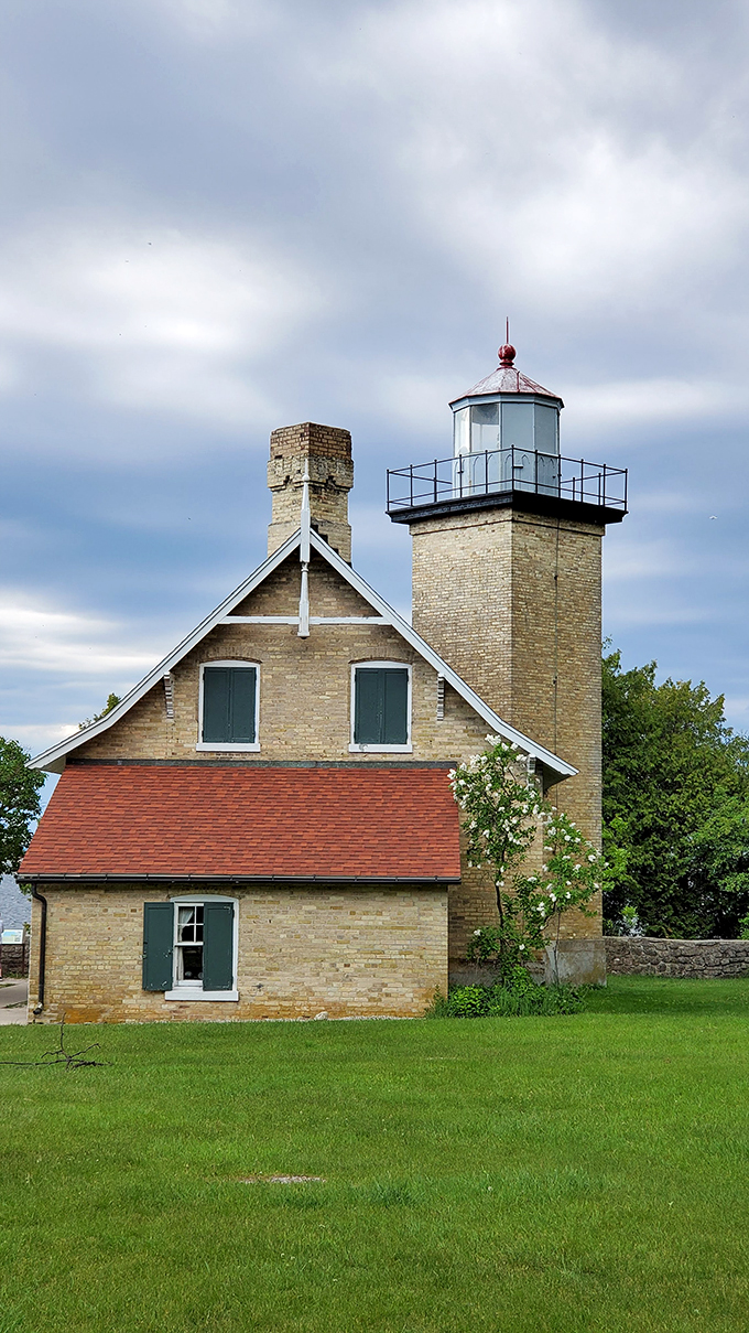 Roadside Americana meets maritime history in this picture-perfect lighthouse pit stop.
