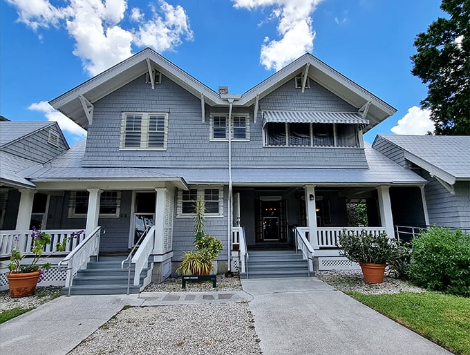 Science geek chic in a lush setting. Edison and Ford's bromance bloomed here, along with exotic plants galore.
