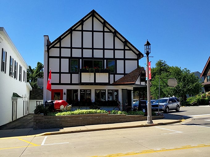 Cozy up to country charm with a modern twist. Hutch and Hide is where your inner farmhouse fantasies come true.