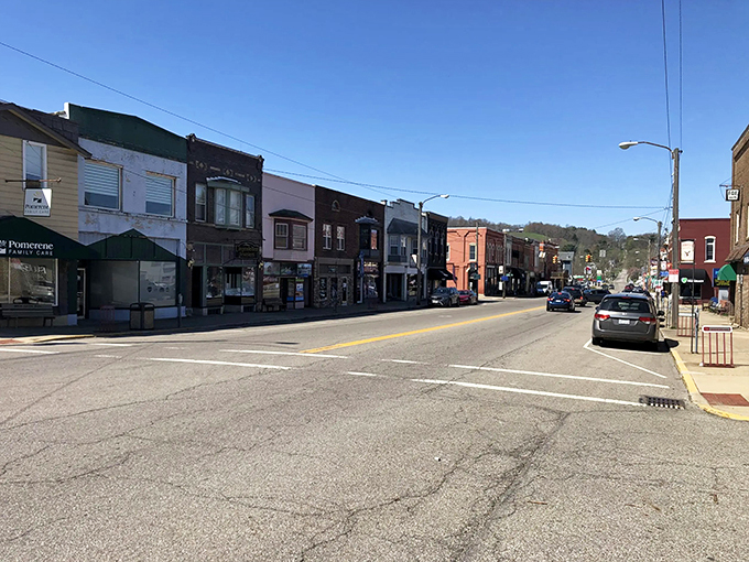 Main Street magic! Loudonville's downtown is a Norman Rockwell painting come to life, with a dash of Midwestern flair.