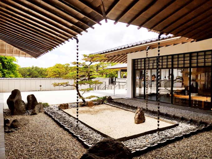 Trade gators for koi ponds in this tranquil oasis. Your blood pressure will thank you.