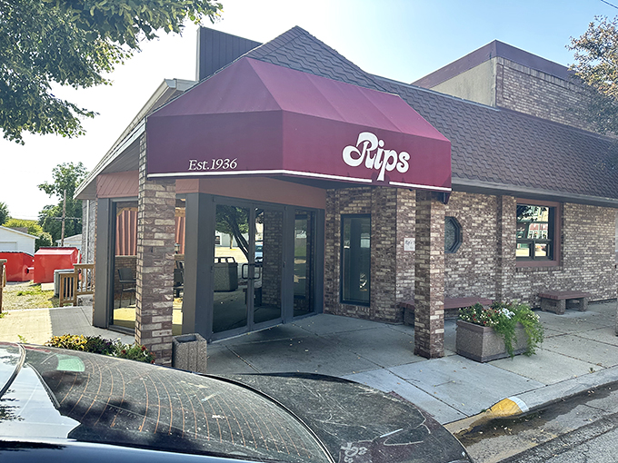 Small town, big flavor: This tiny tavern packs a punch with fried chicken that's worth the pilgrimage.