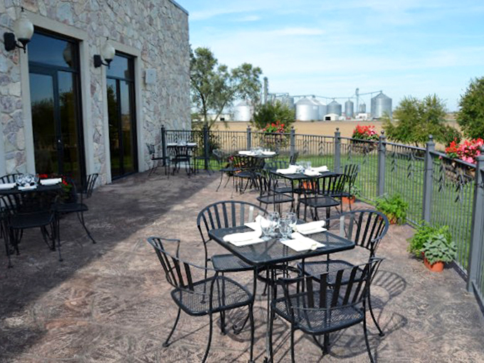 Al fresco dining with a view that's more "Under the Tuscan Sun" than "Children of the Corn."