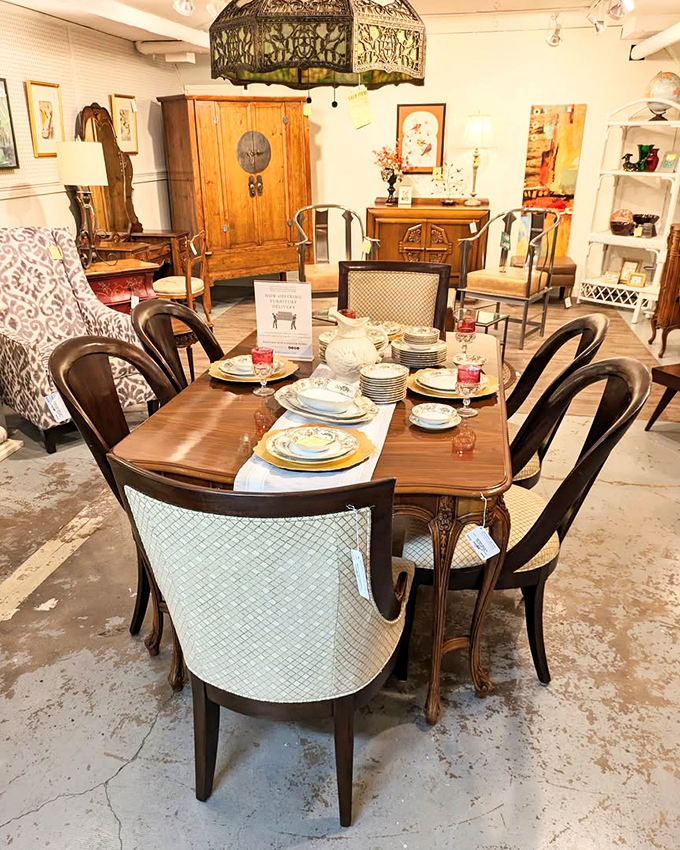 Dinner party goals, anyone? This vintage dining set is ready to host everything from pot roasts to fondue nights. Just add guests!