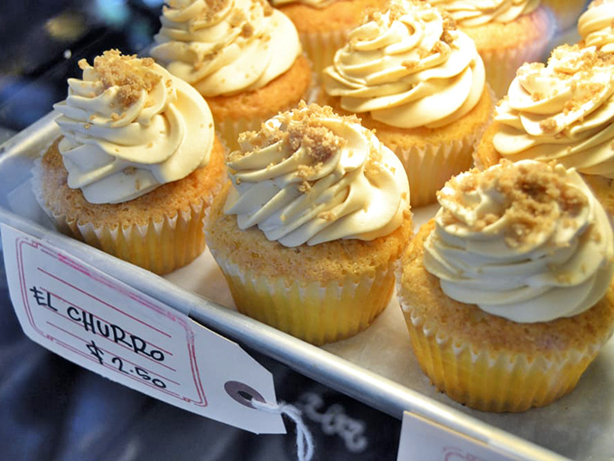 El Churro cupcakes? It's like your favorite fairground treat got a fancy makeover and decided to crash the bake sale.
