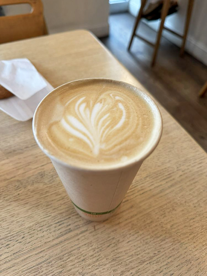 Coffee art so pretty, it belongs in the Louvre. But unlike the Mona Lisa, this masterpiece is meant to be devoured!