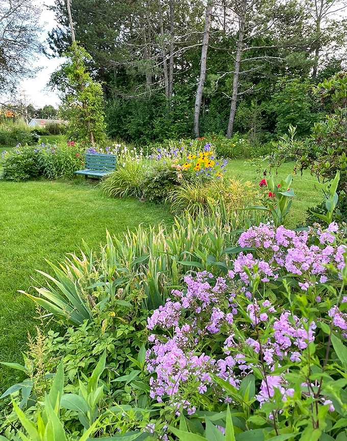 Nature's playlist on shuffle! This garden mixtape offers a little something for every green thumb.