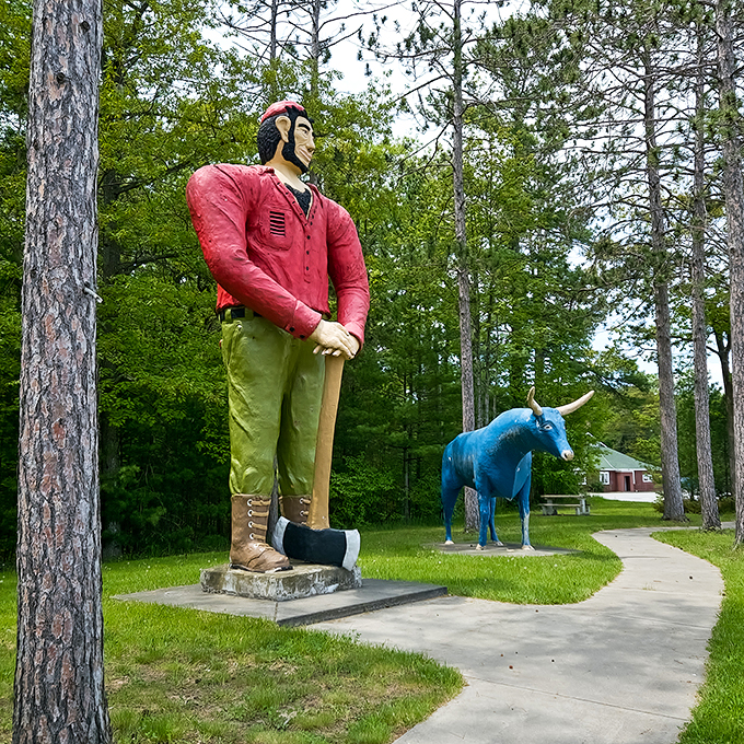Paul Bunyan and Babe the Blue Ox: Larger than life and twice as nice. Perfect for those 'honey, I shrunk the tourists' photos!