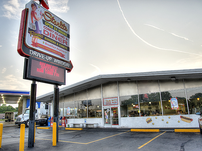 Intergalactic pit stop! Let Starlite's retro charm beam you up for a chili dog experience that's light-years ahead.