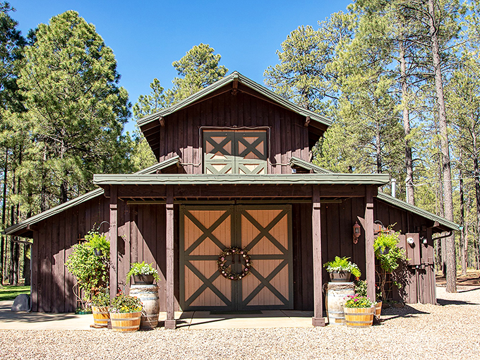 Barn-raising good eats! This rustic retreat is serving up slices of country comfort.