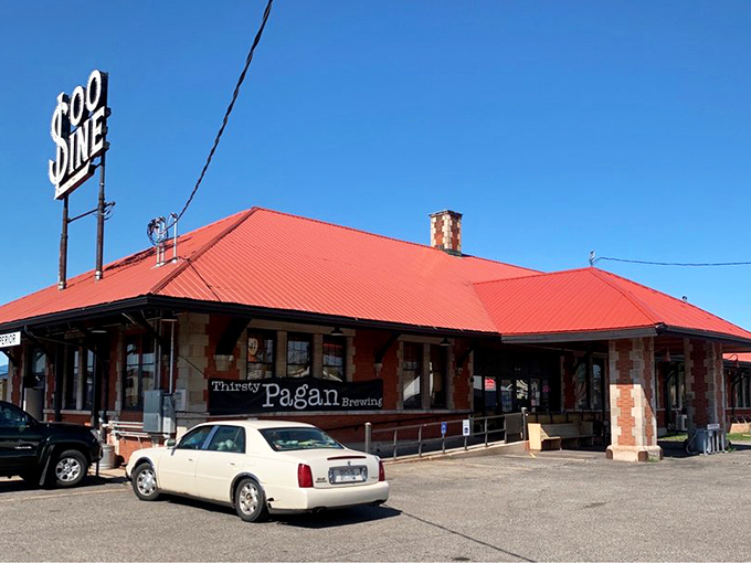 End of the line never tasted so good! Make tracks to this converted train station for pizza and pints.