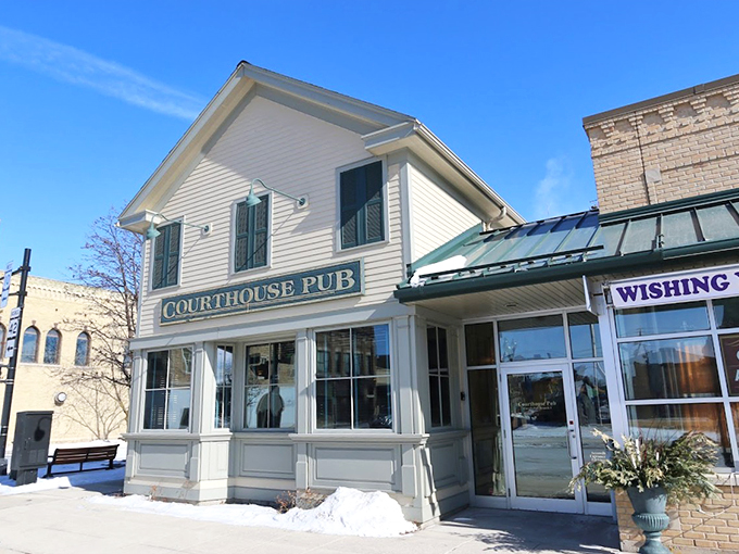 White clapboard cuteness hiding spine-tingling secrets? At Courthouse Pub, the verdict is in: deliciously spooky!