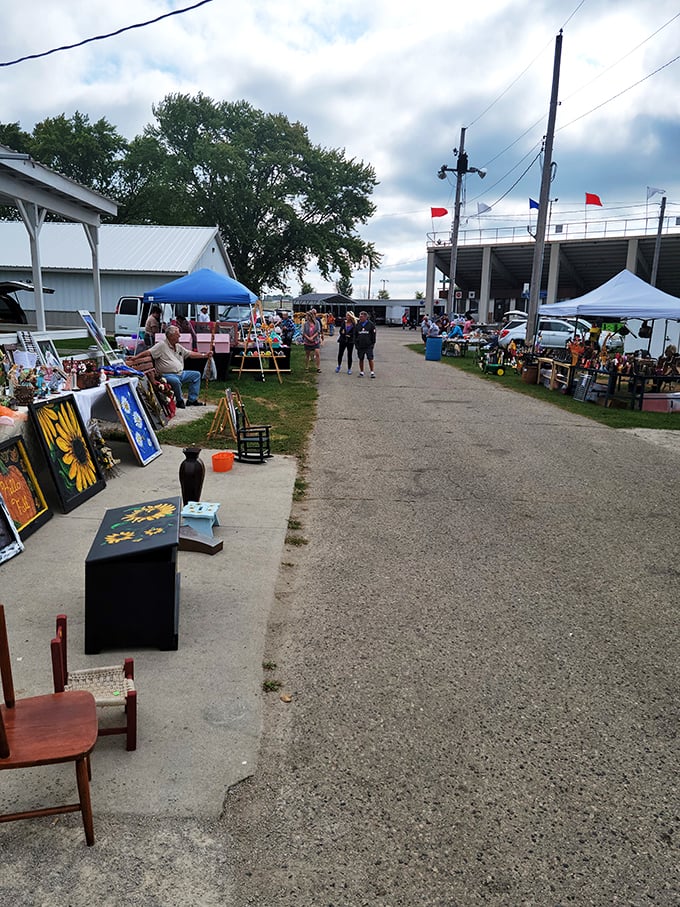 From vintage vinyl to handcrafted wonders, this market is like a time machine with better snacks and comfier shoes.