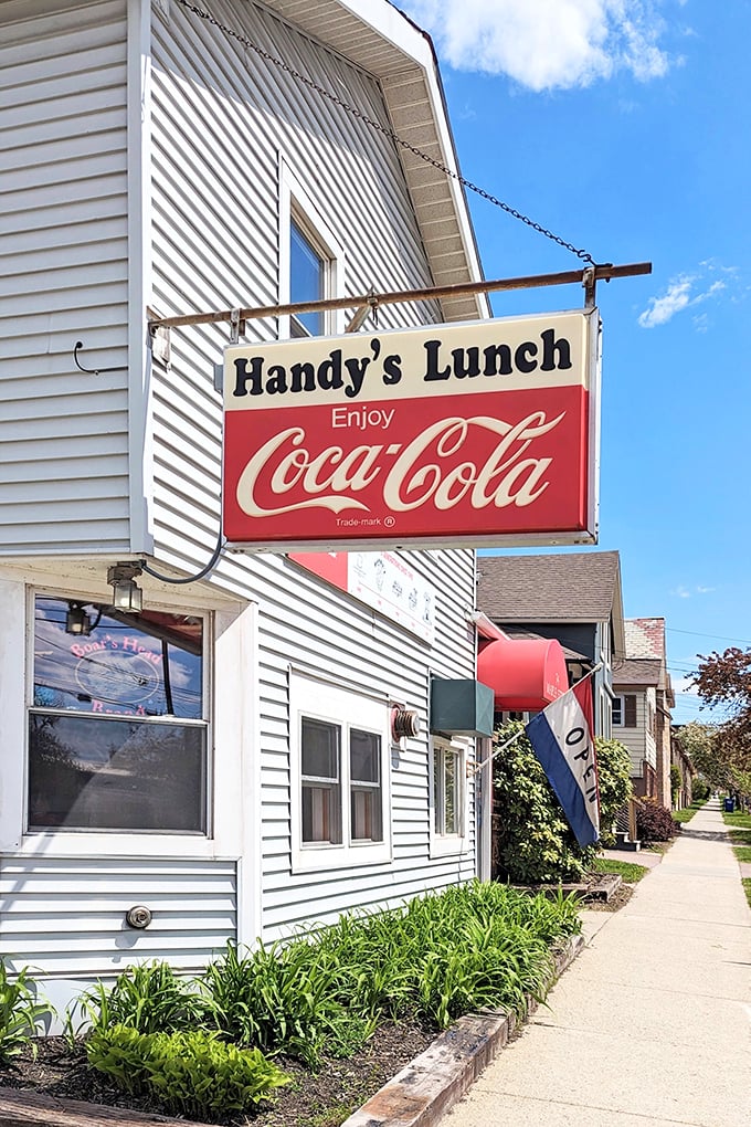 Time stands still at Handy's Lunch, but the coffee keeps flowing. Pull up a stool and become part of this diner's ongoing story.