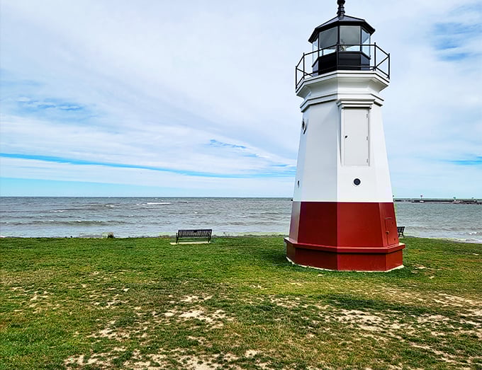 Right in the heart of town, Vermilion's lighthouse is the ultimate local celebrity. Paparazzi not included, but definitely expected.