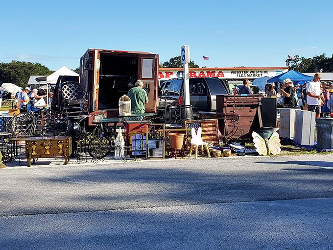 Under this canopy of trees and tents, every weekend is a treasure hunt. X marks the spot of your next great find!