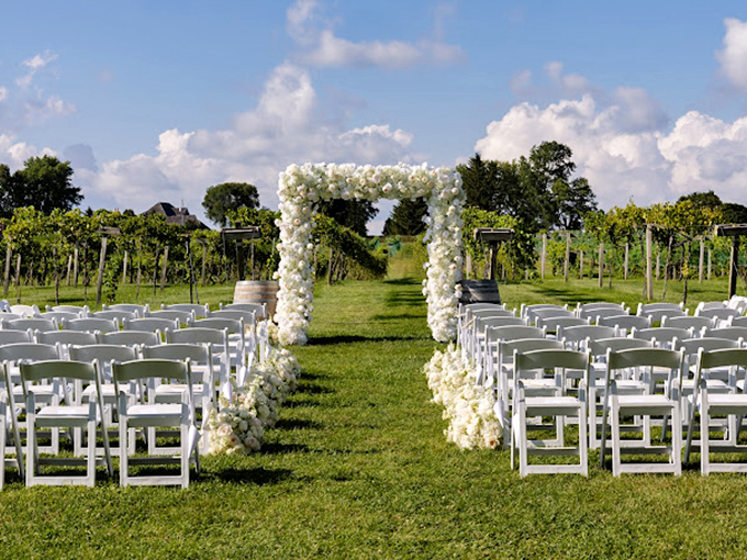 "I do" with a view! This vineyard aisle could turn even the most hardened cynic into a hopeless romantic.