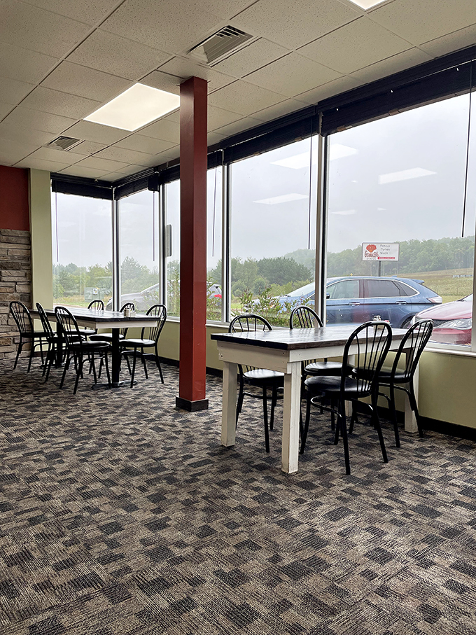 Windows for days and tables aplenty. It's like eating in a greenhouse, minus the dirt and with 100% more turkey.