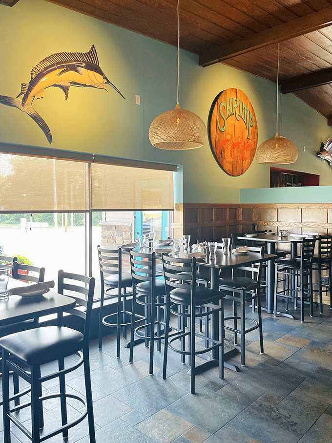 Surf's up in the dining room! With decor this cool, you might forget you're hundreds of miles from the nearest beach.