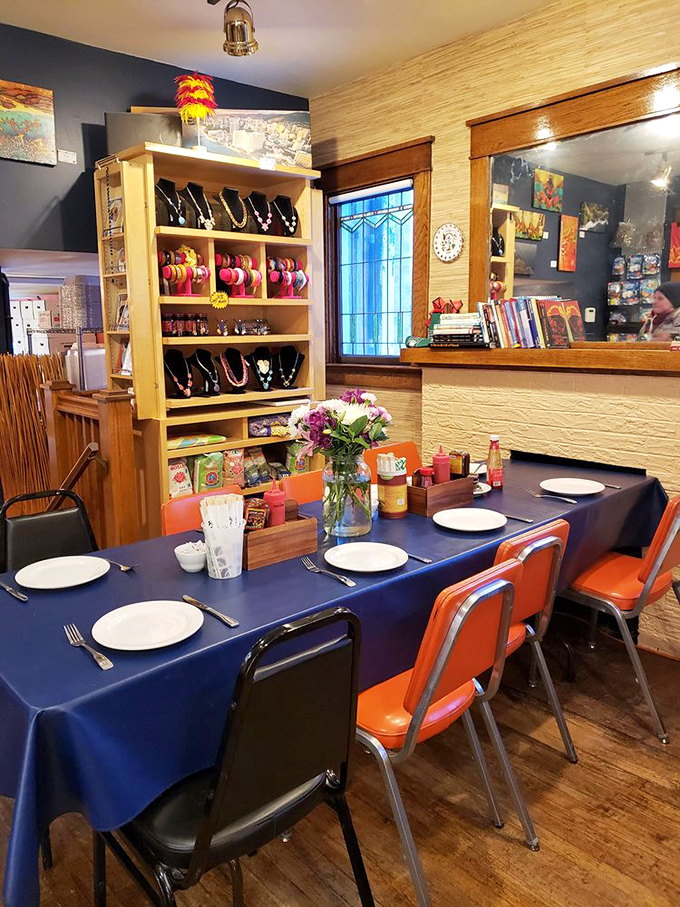 Dine among island trinkets and tropical vibes. It's like your cool aunt's living room, if she lived in Honolulu.