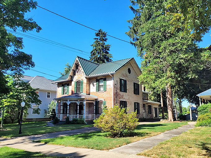 Gasche House B&B: Victorian charm with modern comforts. It's like stepping into a Jane Austen novel, but with Wi-Fi and indoor plumbing.