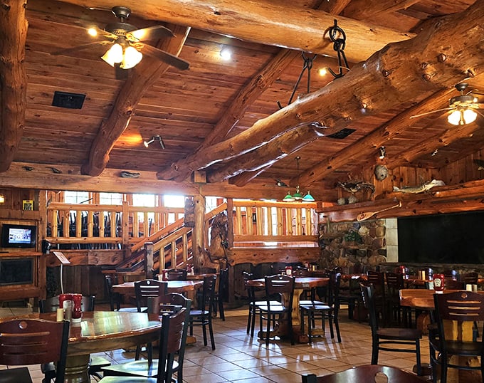 Timber! This dining room's rustic charm could make Paul Bunyan feel right at home. Just don't try to chop the tables!