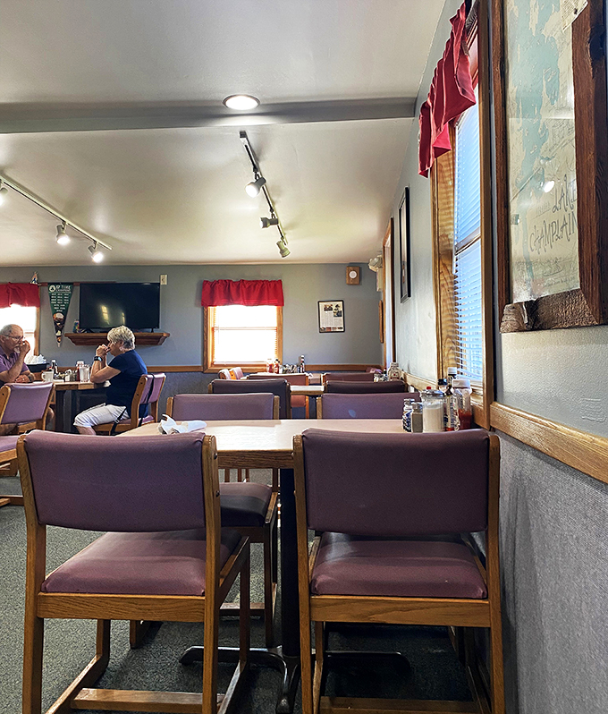 Cozy booths and warm lighting &ndash; it's like your grandma's kitchen got a diner makeover. Pass the syrup, please!
