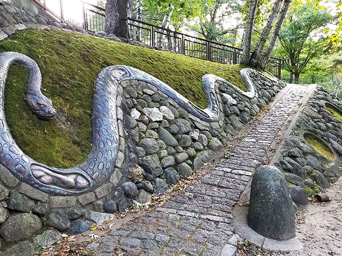 Nature's art gallery! This park blends sculpture and landscape into a masterpiece of outdoor exploration.