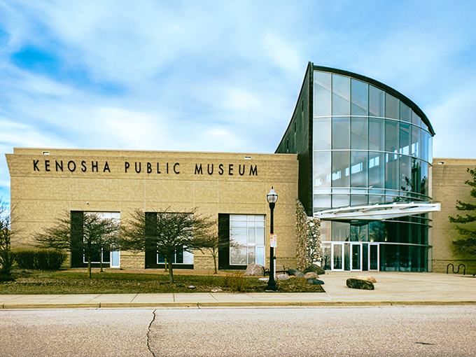 Kenosha Public Museum: Where history comes alive... sometimes literally! Watch out for those frisky fossils.