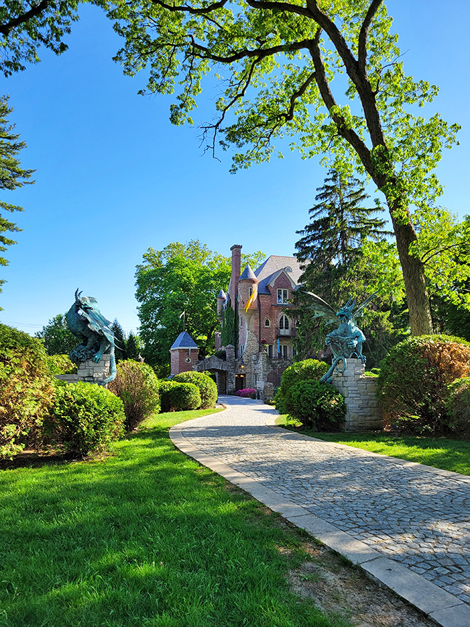 Soderstrom Castle: Proof that sometimes, you can bring Europe home with you. This architectural mishmash is a feast for the eyes!
