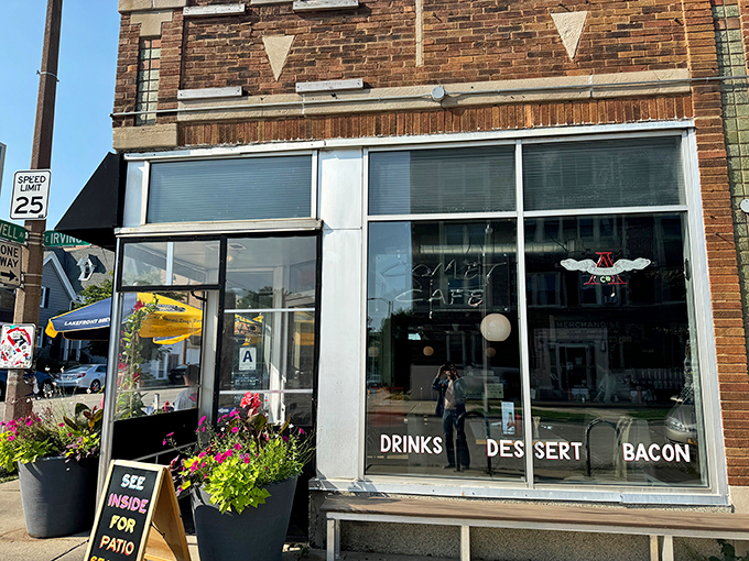 Houston, we have a solution to road trip munchies! The Comet Cafe is one small step for man, one giant leap for your taste buds.